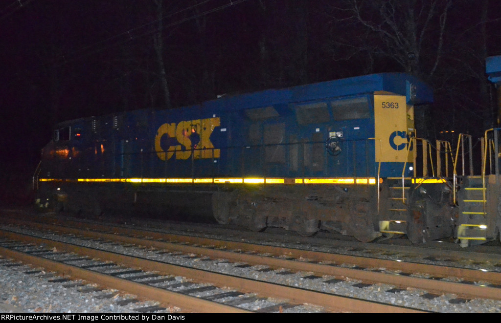 CSX ES40DC 5363 leads Q438-21